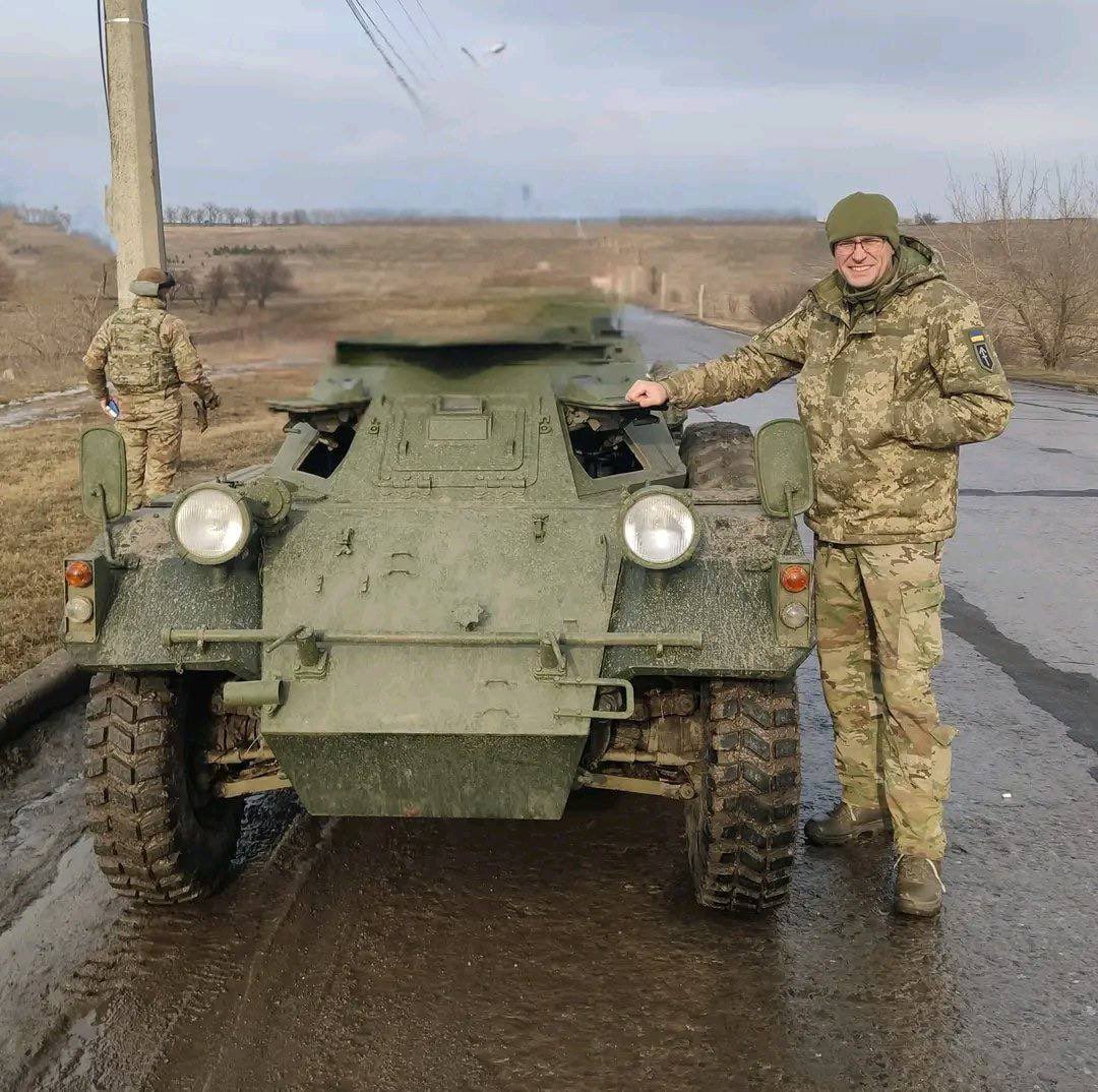 Ukraine using British Ferret Mk.1 with mounted MG 42/59 machine gun ...