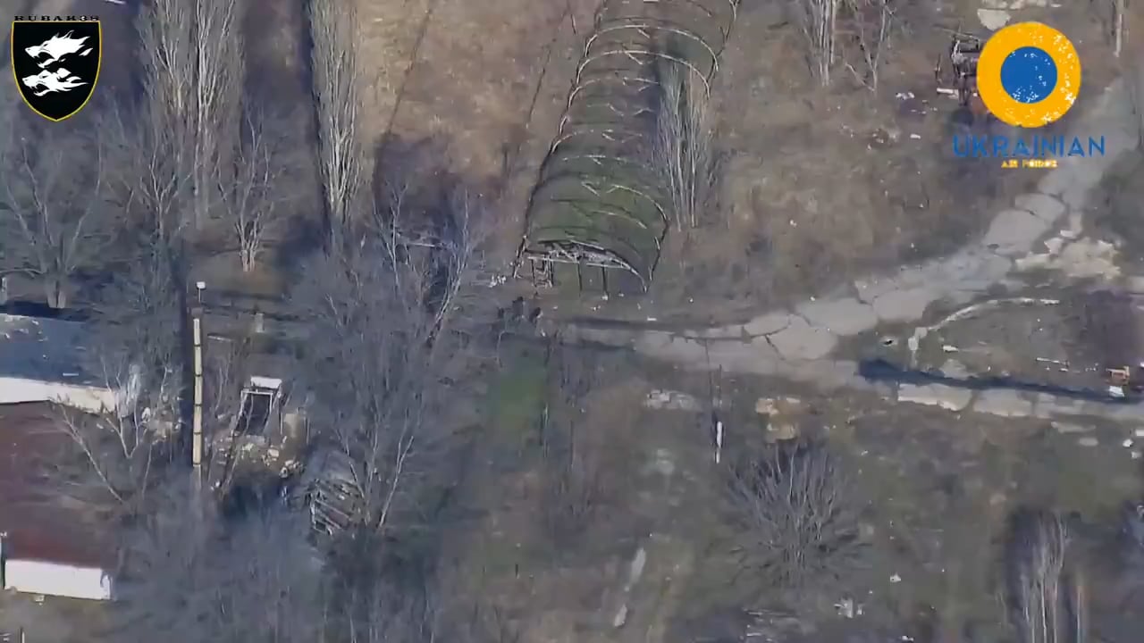 Ukrainian JDAM strikes on Russian UAV operators position. Radensk ...