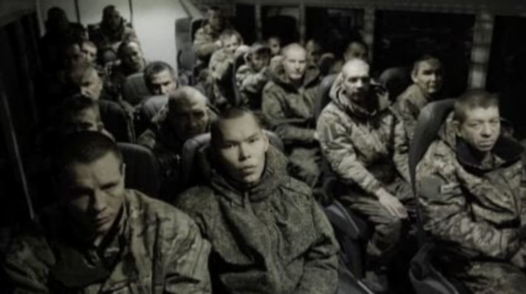 Soldiers of the Azov Brigade capture 23 Russians in the Toretsk sector ...