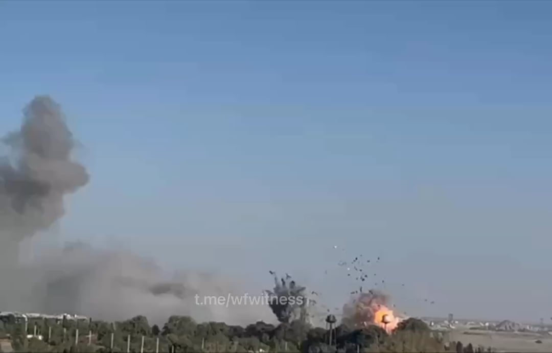 ⚡️🇮🇱🇮🇷 Footage shows an explosion after Israeli strike on Karaj Meysami ...
